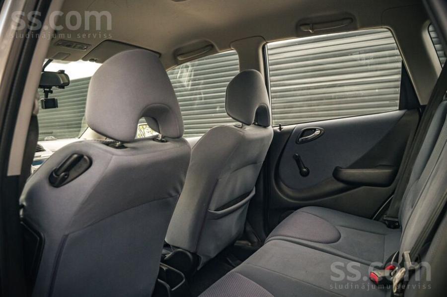 Grey Honda Jazz 2005 in Riga, with an engine capacity of 1.40 L and mileage of 202 thousand km for 1590 €, photo 13 on AUTOMOTO.COM.LV