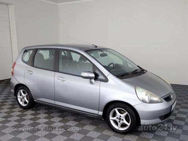 Pelēks Honda Jazz 2005 Tallina, ar dzinēja tilpumu 1.30 L un nobraukumu 174 tūkst. km par 799 €, foto 1 vietnē AUTOMOTO.COM.LV