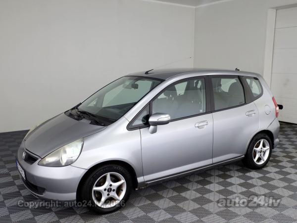 Pelēks Honda Jazz 2005 Tallina, ar dzinēja tilpumu 1.30 L un nobraukumu 174 tūkst. km par 799 €, foto 3 vietnē AUTOMOTO.COM.LV