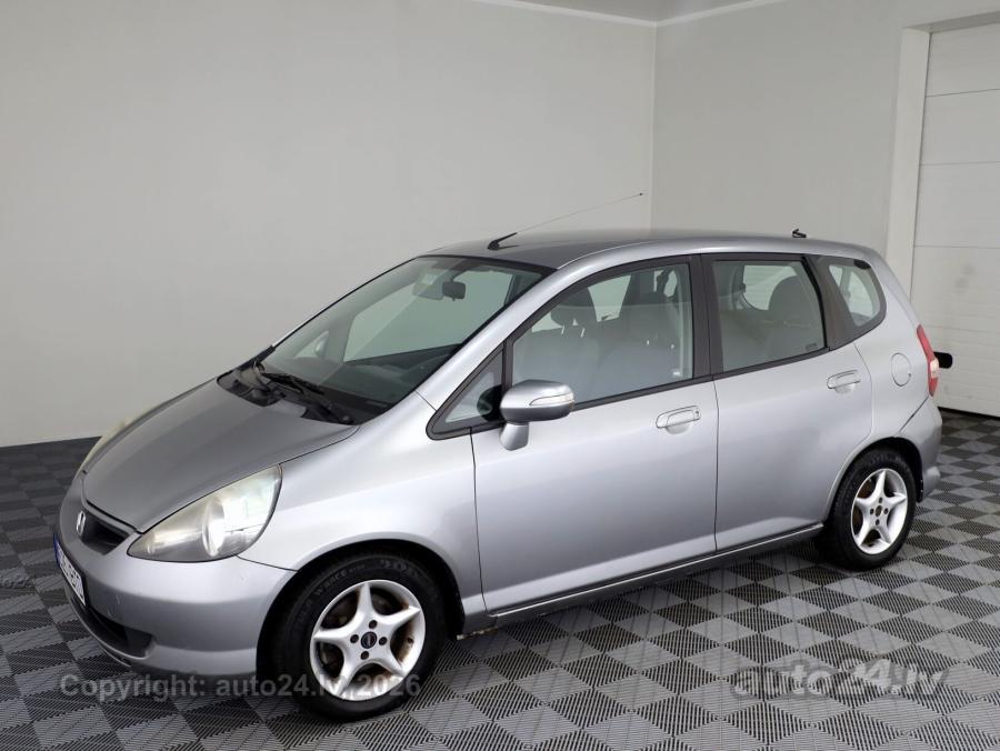 Grey Honda Jazz 2005 in Tallinn, with an engine capacity of 1.30 L and mileage of 174 thousand km for 799 €, photo 3 on AUTOMOTO.COM.LV