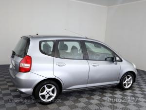 Grey Honda Jazz 2005 in Tallinn, with an engine capacity of 1.30 L and mileage of 174 thousand km for 799 €, photo 4 on AUTOMOTO.COM.LV