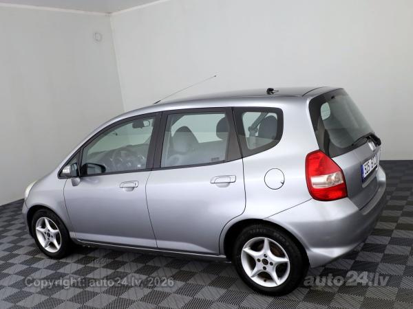 Pelēks Honda Jazz 2005 Tallina, ar dzinēja tilpumu 1.30 L un nobraukumu 174 tūkst. km par 799 €, foto 5 vietnē AUTOMOTO.COM.LV