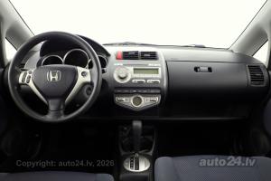 Grey Honda Jazz 2005 in Tallinn, with an engine capacity of 1.30 L and mileage of 174 thousand km for 799 €, photo 6 on AUTOMOTO.COM.LV