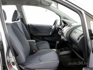 Grey Honda Jazz 2005 in Tallinn, with an engine capacity of 1.30 L and mileage of 174 thousand km for 799 €, photo 7 on AUTOMOTO.COM.LV