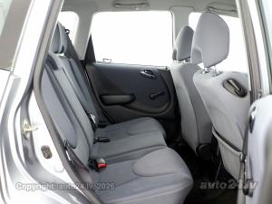 Grey Honda Jazz 2005 in Tallinn, with an engine capacity of 1.30 L and mileage of 174 thousand km for 799 €, photo 8 on AUTOMOTO.COM.LV