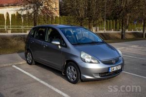 Pelēks Honda Jazz 2006 Ogre, ar dzinēja tilpumu 1.40 L un nobraukumu 133 tūkst. km par 4750 €, foto 1 vietnē AUTOMOTO.COM.LV