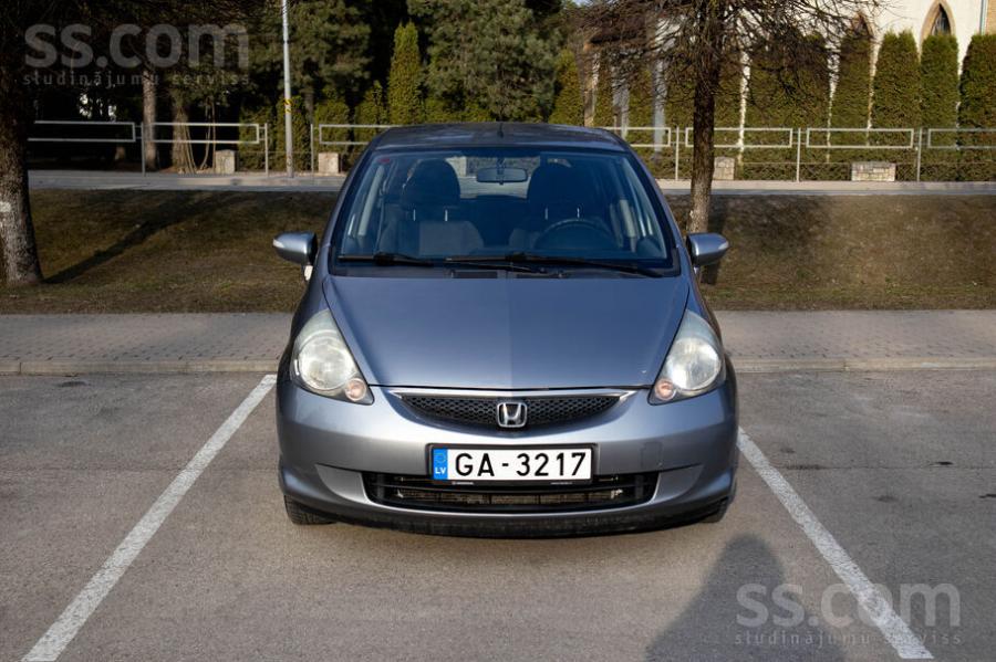 Pelēks Honda Jazz 2006 Ogre, ar dzinēja tilpumu 1.40 L un nobraukumu 133 tūkst. km par 4750 €, foto 2 vietnē AUTOMOTO.COM.LV