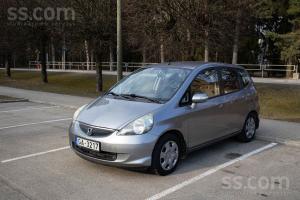 Pelēks Honda Jazz 2006 Ogre, ar dzinēja tilpumu 1.40 L un nobraukumu 133 tūkst. km par 4750 €, foto 3 vietnē AUTOMOTO.COM.LV