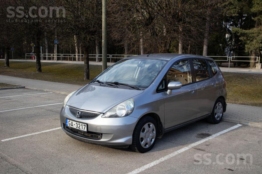 Pelēks Honda Jazz 2006 Ogre, ar dzinēja tilpumu 1.40 L un nobraukumu 133 tūkst. km par 4750 €, foto 3 vietnē AUTOMOTO.COM.LV