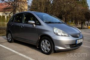 Pelēks Honda Jazz 2006 Ogre, ar dzinēja tilpumu 1.40 L un nobraukumu 133 tūkst. km par 4750 €, foto 4 vietnē AUTOMOTO.COM.LV