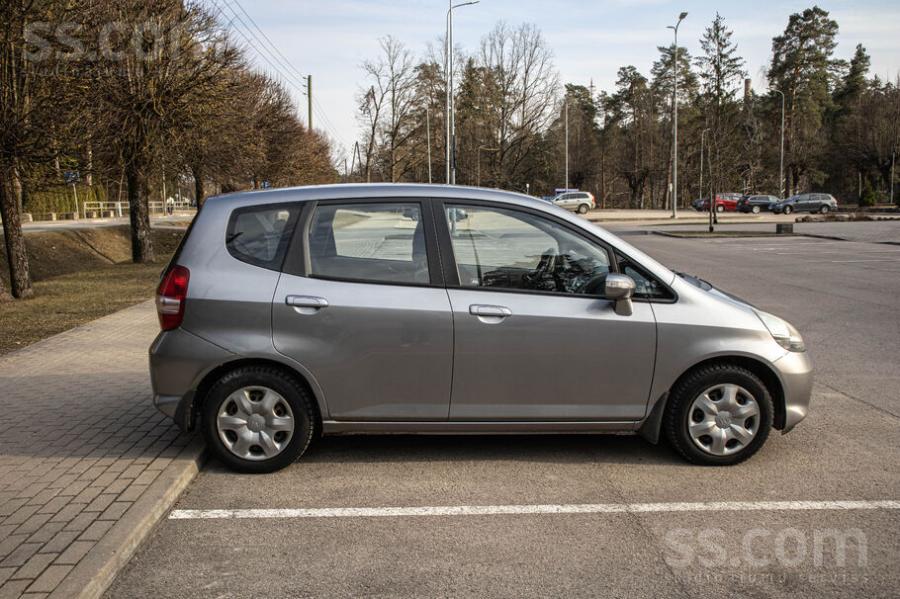 Pelēks Honda Jazz 2006 Ogre, ar dzinēja tilpumu 1.40 L un nobraukumu 133 tūkst. km par 4750 €, foto 5 vietnē AUTOMOTO.COM.LV