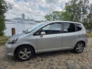 Pelēks Honda Jazz 2006 Rīga, ar dzinēja tilpumu 1.30 L un nobraukumu 175 tūkst. km par 500 €, foto 3 vietnē AUTOMOTO.COM.LV