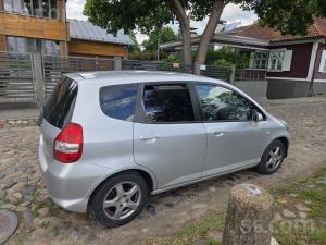 Pelēks Honda Jazz 2006 Rīga, ar dzinēja tilpumu 1.30 L un nobraukumu 175 tūkst. km par 500 €, foto 8 vietnē AUTOMOTO.COM.LV