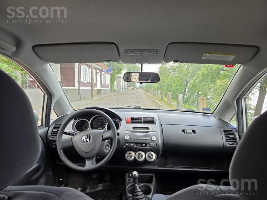 Pelēks Honda Jazz 2006 Rīga, ar dzinēja tilpumu 1.30 L un nobraukumu 175 tūkst. km par 500 €, foto 10 vietnē AUTOMOTO.COM.LV