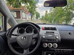 Pelēks Honda Jazz 2006 Rīga, ar dzinēja tilpumu 1.30 L un nobraukumu 175 tūkst. km par 500 €, foto 11 vietnē AUTOMOTO.COM.LV