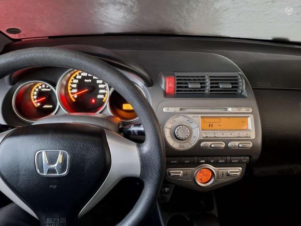 Grey Honda Jazz 2006 in Utena, with an engine capacity of 1.34 L and mileage of 250 thousand km for 1850 €, photo 11 on AUTOMOTO.COM.LV
