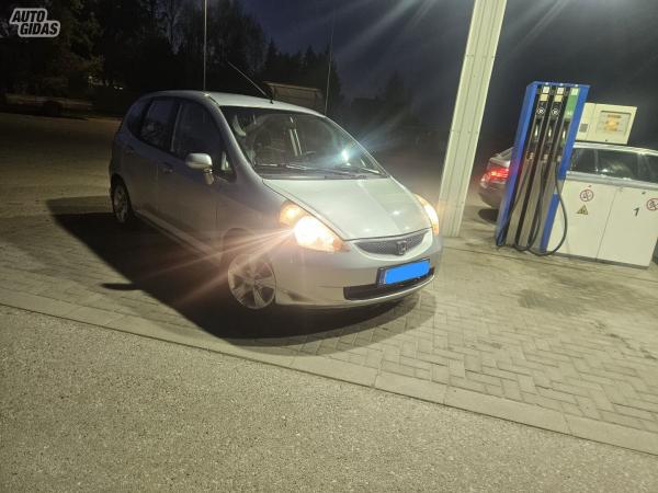 Grey Honda Jazz 2006 in Vilkaviskis, with an engine capacity of 1.20 L and mileage of 2 thousand km for 900 €, photo 8 on AUTOMOTO.COM.LV