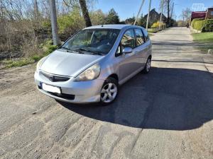Pelēks Honda Jazz 2006 Vilkaviškis, ar dzinēja tilpumu 1.20 L un nobraukumu 2 tūkst. km par 900 €, foto  vietnē AUTOMOTO.COM.LV