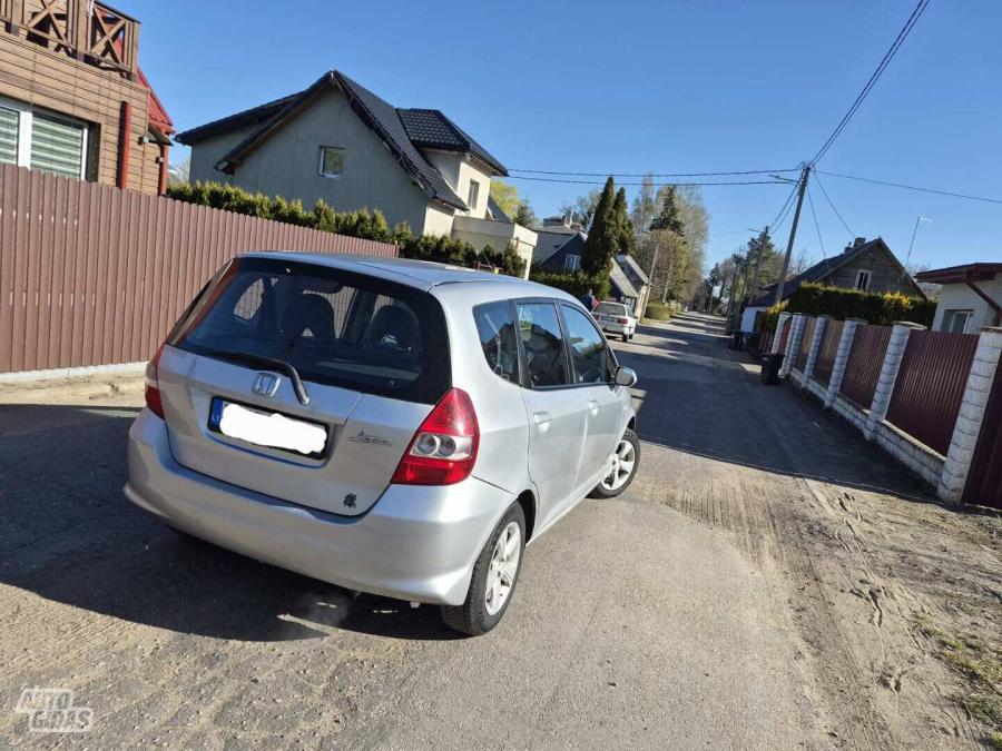Grey Honda Jazz 2006 in Vilkaviskis, with an engine capacity of 1.20 L and mileage of 2 thousand km for 900 €, photo 5 on AUTOMOTO.COM.LV