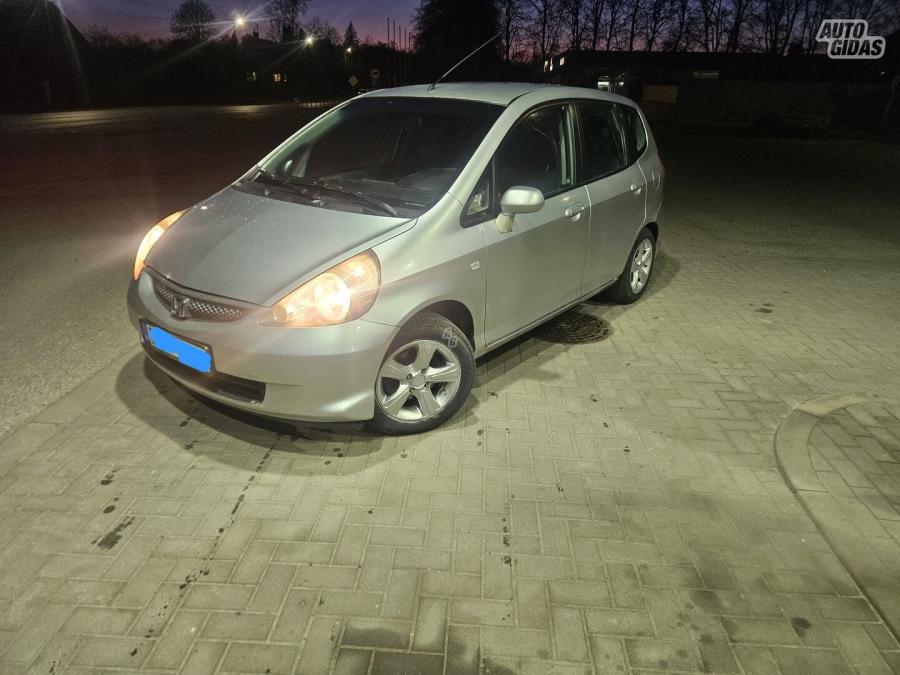 Grey Honda Jazz 2006 in Vilkaviskis, with an engine capacity of 1.20 L and mileage of 2 thousand km for 900 €, photo 8 on AUTOMOTO.COM.LV