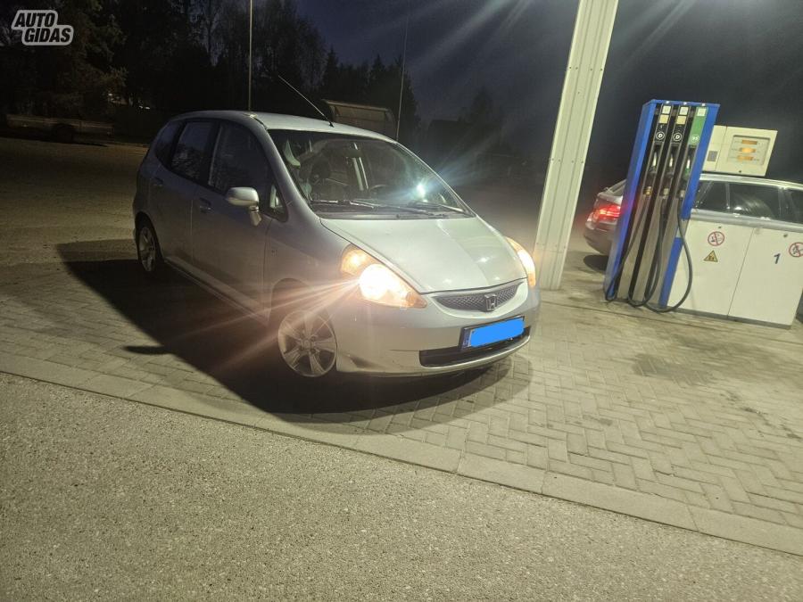 Grey Honda Jazz 2006 in Vilkaviskis, with an engine capacity of 1.20 L and mileage of 2 thousand km for 900 €, photo 9 on AUTOMOTO.COM.LV