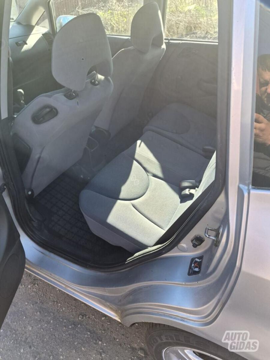 Grey Honda Jazz 2006 in Vilkaviskis, with an engine capacity of 1.20 L and mileage of 2 thousand km for 900 €, photo 14 on AUTOMOTO.COM.LV