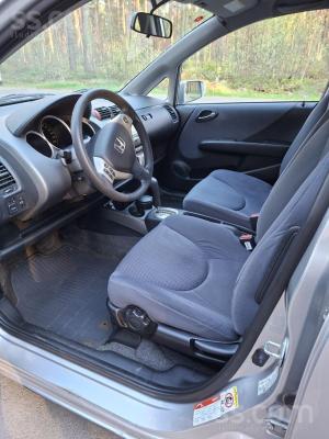 Pelēks Honda Jazz 2006 Rīga, ar dzinēja tilpumu 1.30 L un nobraukumu 216 tūkst. km par 1200 €, foto 10 vietnē AUTOMOTO.COM.LV