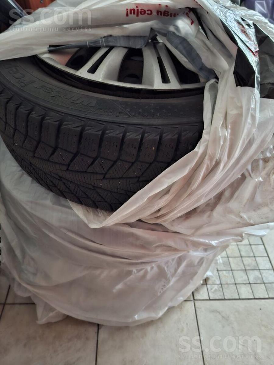 Pelēks Honda Jazz 2006 Rīga, ar dzinēja tilpumu 1.30 L un nobraukumu 216 tūkst. km par 1200 €, foto 13 vietnē AUTOMOTO.COM.LV