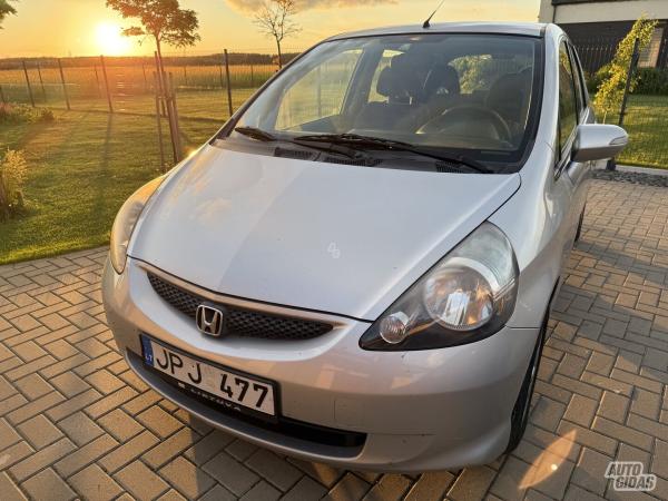 Pelēks Honda Jazz 2006 Viļņa, ar dzinēja tilpumu 1.30 L un nobraukumu 229 tūkst. km par 1750 €, foto 2 vietnē AUTOMOTO.COM.LV