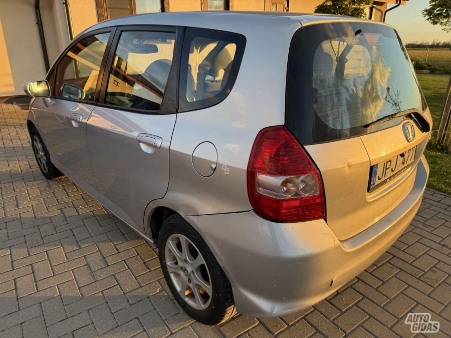 Серый Хонда Джаз 2006 в Вильнюс, объемом двигателя 1.30 л и пробегом 229 тыс. км за 1750 €, фото 5 на AUTOMOTO.COM.LV