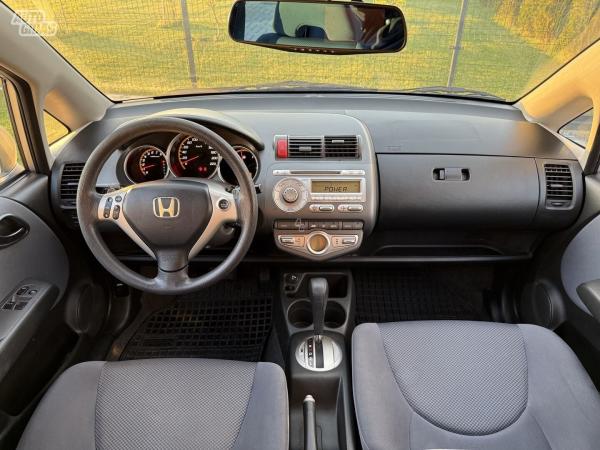 Pelēks Honda Jazz 2006 Viļņa, ar dzinēja tilpumu 1.30 L un nobraukumu 229 tūkst. km par 1750 €, foto 7 vietnē AUTOMOTO.COM.LV