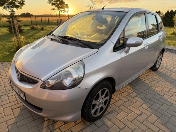 Grey Honda Jazz 2006 in Vilnius, with an engine capacity of 1.30 L and mileage of 229 thousand km for 1750 €, photo 1 on AUTOMOTO.COM.LV