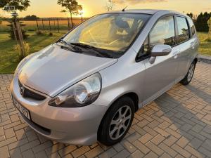 Pelēks Honda Jazz 2006 Viļņa, ar dzinēja tilpumu 1.30 L un nobraukumu 229 tūkst. km par 1750 €, foto  vietnē AUTOMOTO.COM.LV