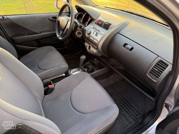 Grey Honda Jazz 2006 in Vilnius, with an engine capacity of 1.30 L and mileage of 229 thousand km for 1750 €, photo 10 on AUTOMOTO.COM.LV