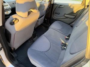 Grey Honda Jazz 2006 in Vilnius, with an engine capacity of 1.30 L and mileage of 229 thousand km for 1750 €, photo 12 on AUTOMOTO.COM.LV