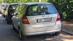Pelēks Honda Jazz 2006 Rīga, ar dzinēja tilpumu 1.30 L un nobraukumu 0 tūkst. km par 930 €, foto  vietnē AUTOMOTO.COM.LV