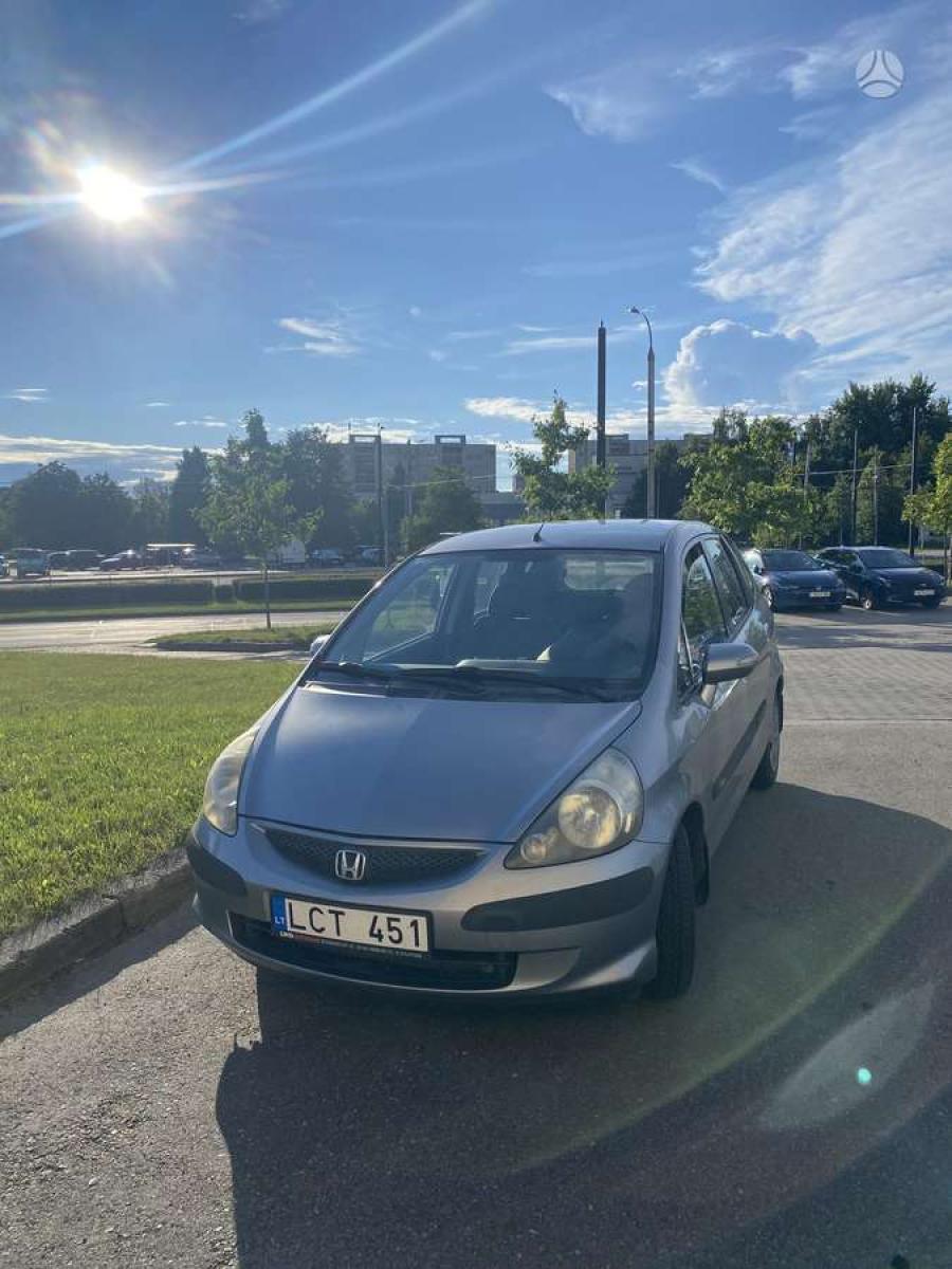 Pelēks Honda Jazz 2006 Viļņa, ar dzinēja tilpumu 1.34 L un nobraukumu 210 tūkst. km par 2300 €, foto 1 vietnē AUTOMOTO.COM.LV