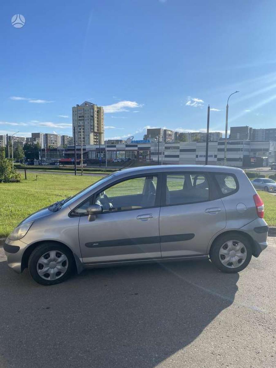 Pelēks Honda Jazz 2006 Viļņa, ar dzinēja tilpumu 1.34 L un nobraukumu 210 tūkst. km par 2300 €, foto 3 vietnē AUTOMOTO.COM.LV