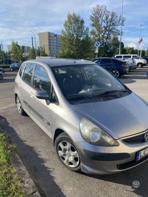 Pelēks Honda Jazz 2006 Viļņa, ar dzinēja tilpumu 1.34 L un nobraukumu 210 tūkst. km par 2300 €, foto 4 vietnē AUTOMOTO.COM.LV