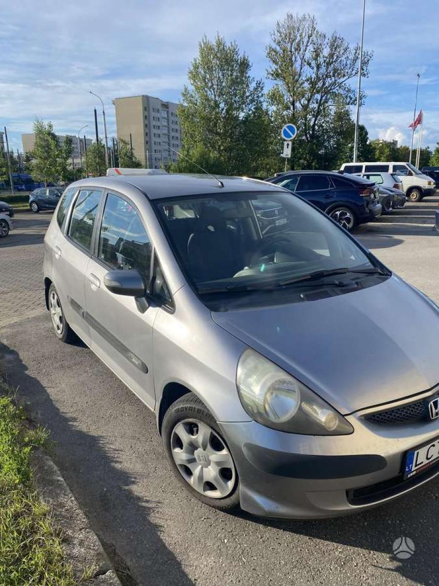 Pelēks Honda Jazz 2006 Viļņa, ar dzinēja tilpumu 1.34 L un nobraukumu 210 tūkst. km par 2300 €, foto 4 vietnē AUTOMOTO.COM.LV