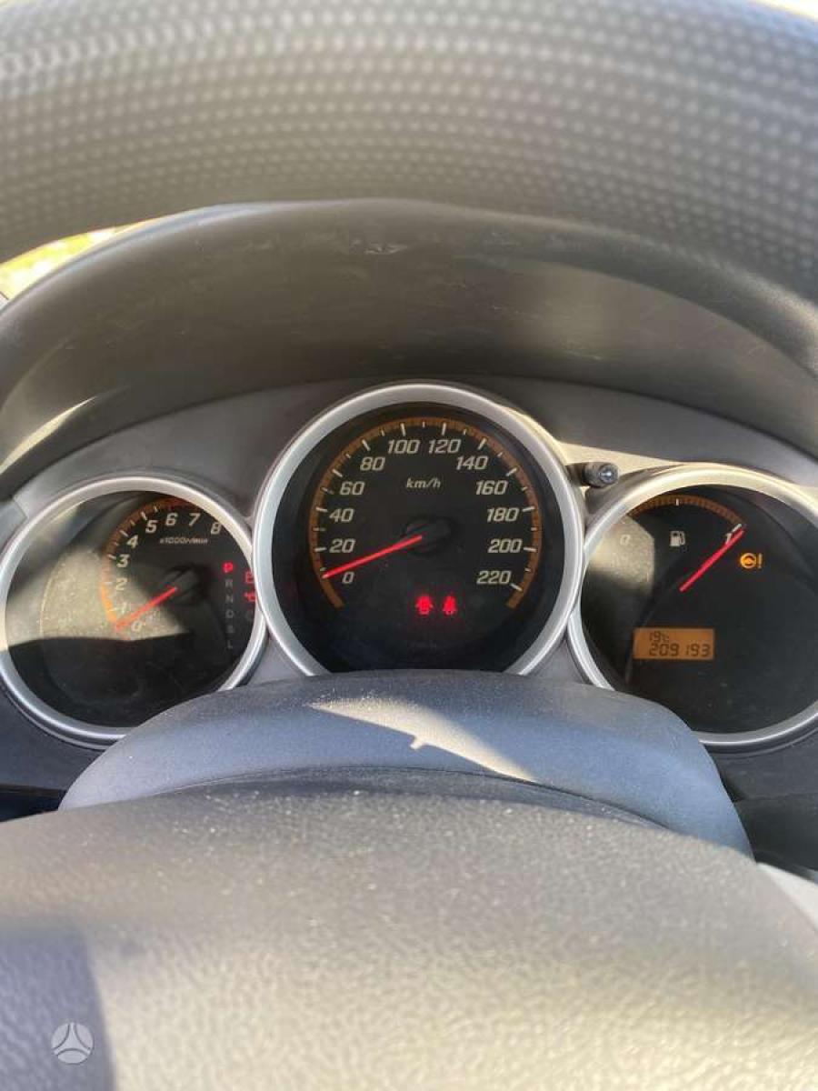 Pelēks Honda Jazz 2006 Viļņa, ar dzinēja tilpumu 1.34 L un nobraukumu 210 tūkst. km par 2300 €, foto 8 vietnē AUTOMOTO.COM.LV