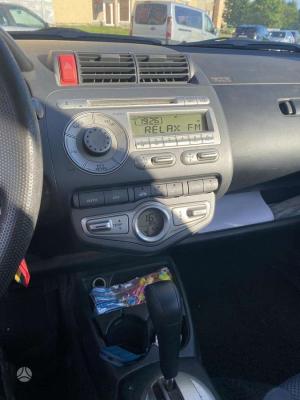 Pelēks Honda Jazz 2006 Viļņa, ar dzinēja tilpumu 1.34 L un nobraukumu 210 tūkst. km par 2300 €, foto 9 vietnē AUTOMOTO.COM.LV