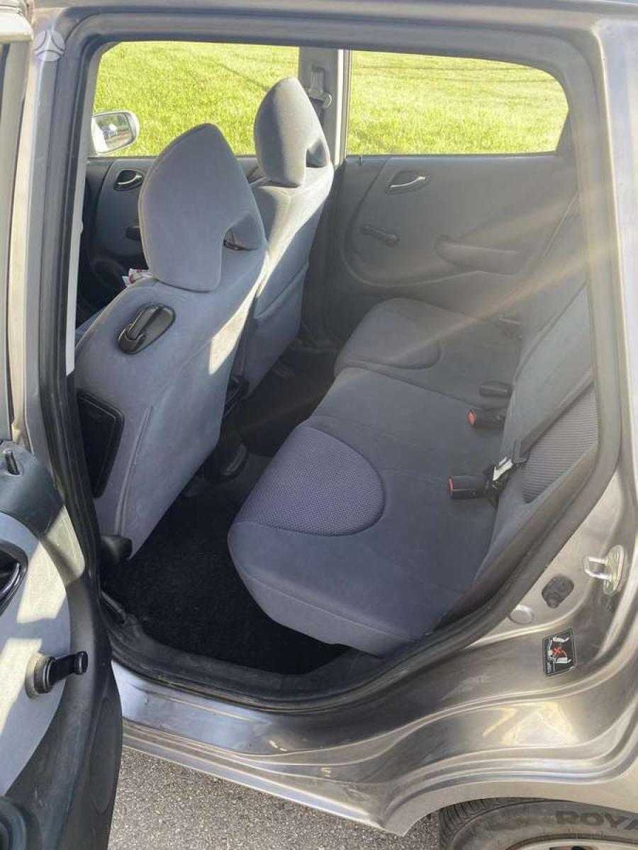 Pelēks Honda Jazz 2006 Viļņa, ar dzinēja tilpumu 1.34 L un nobraukumu 210 tūkst. km par 2300 €, foto 10 vietnē AUTOMOTO.COM.LV