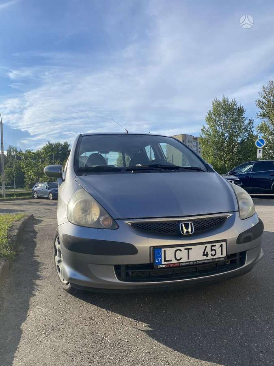 Pelēks Honda Jazz 2006 Viļņa, ar dzinēja tilpumu 1.34 L un nobraukumu 210 tūkst. km par 2300 €, foto 11 vietnē AUTOMOTO.COM.LV