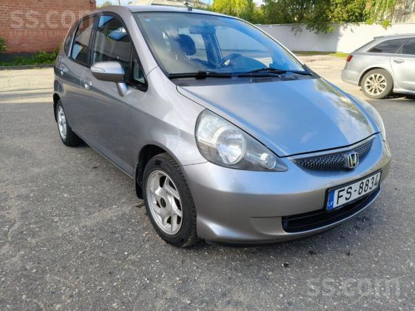 Pelēks Honda Jazz 2006 Daugavpils, ar dzinēja tilpumu 1.30 L un nobraukumu 252 tūkst. km par 1200 €, foto 3 vietnē AUTOMOTO.COM.LV