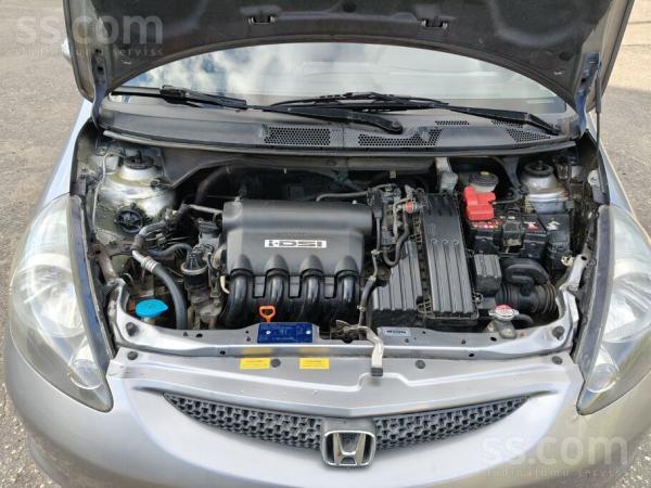 Pelēks Honda Jazz 2006 Daugavpils, ar dzinēja tilpumu 1.30 L un nobraukumu 252 tūkst. km par 1200 €, foto 6 vietnē AUTOMOTO.COM.LV