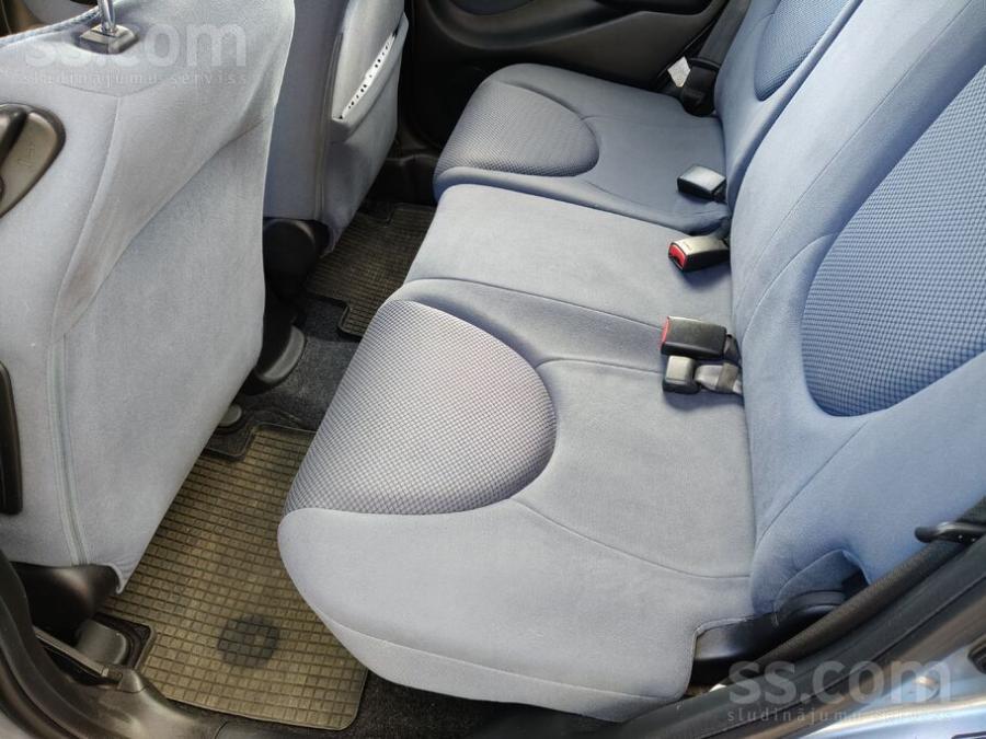Pelēks Honda Jazz 2006 Daugavpils, ar dzinēja tilpumu 1.30 L un nobraukumu 252 tūkst. km par 1200 €, foto 12 vietnē AUTOMOTO.COM.LV