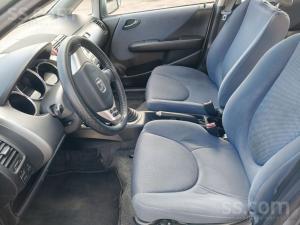 Pelēks Honda Jazz 2006 Daugavpils, ar dzinēja tilpumu 1.30 L un nobraukumu 252 tūkst. km par 1200 €, foto 13 vietnē AUTOMOTO.COM.LV