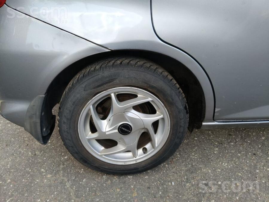 Pelēks Honda Jazz 2006 Daugavpils, ar dzinēja tilpumu 1.30 L un nobraukumu 252 tūkst. km par 1200 €, foto 14 vietnē AUTOMOTO.COM.LV