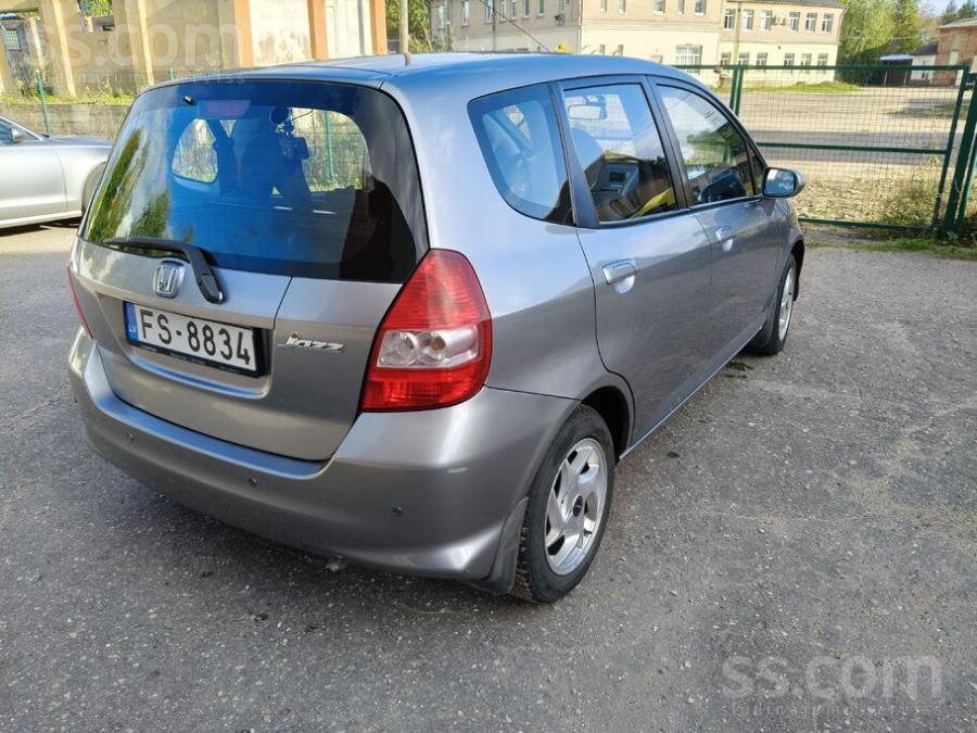 Pelēks Honda Jazz 2006 Daugavpils, ar dzinēja tilpumu 1.30 L un nobraukumu 252 tūkst. km par 1200 €, foto 18 vietnē AUTOMOTO.COM.LV